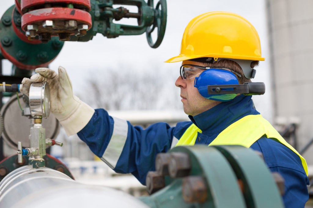 ONSHORE VS OFFSHORE WHAT YOU NEED TO KNOW: STANDARDS - Extend Training